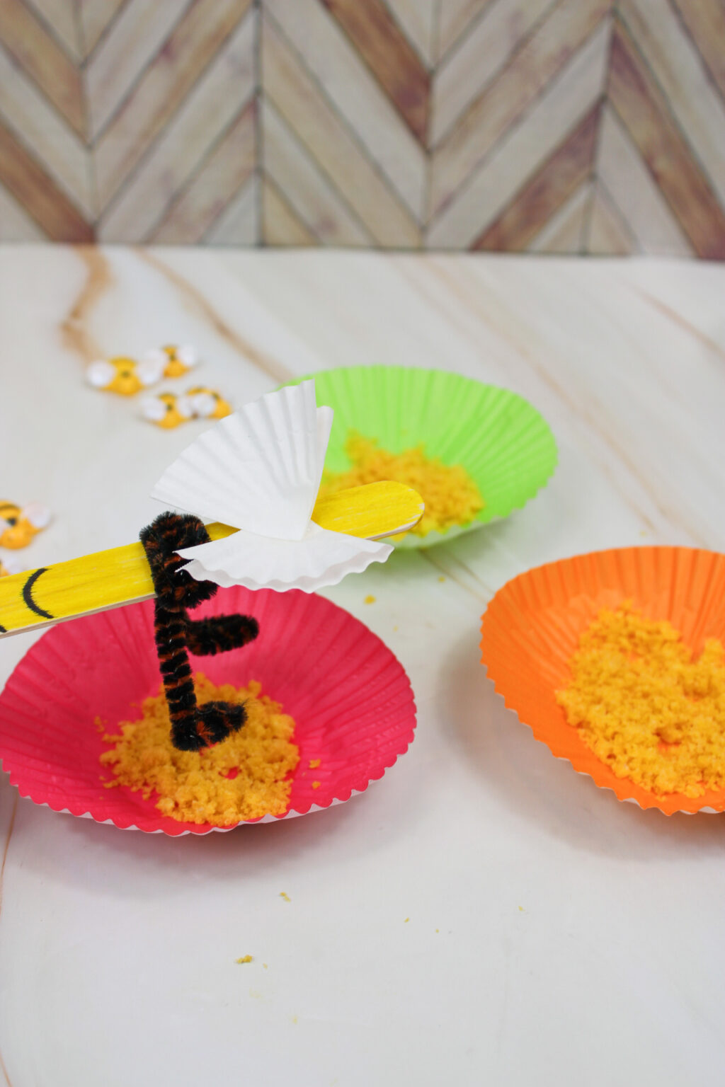 Bee Pollination Experiment: A Fun and Educational Craft for Kids ...
